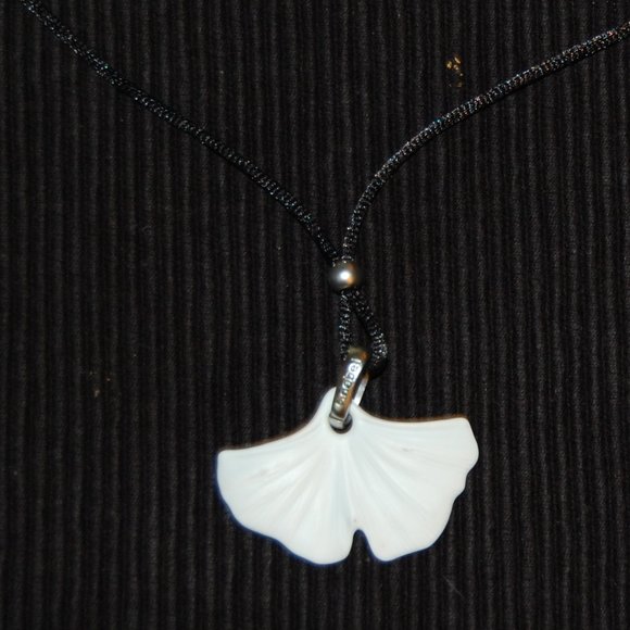 Goebel Kaiser | Jewelry | Kaiser Goebel 3 Porcelain White Flower On ...